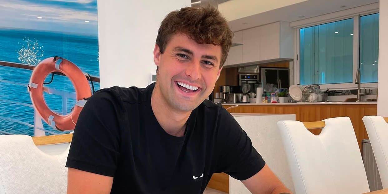 Rezende larga aposentadoria e anuncia novidades no canal do YouTube