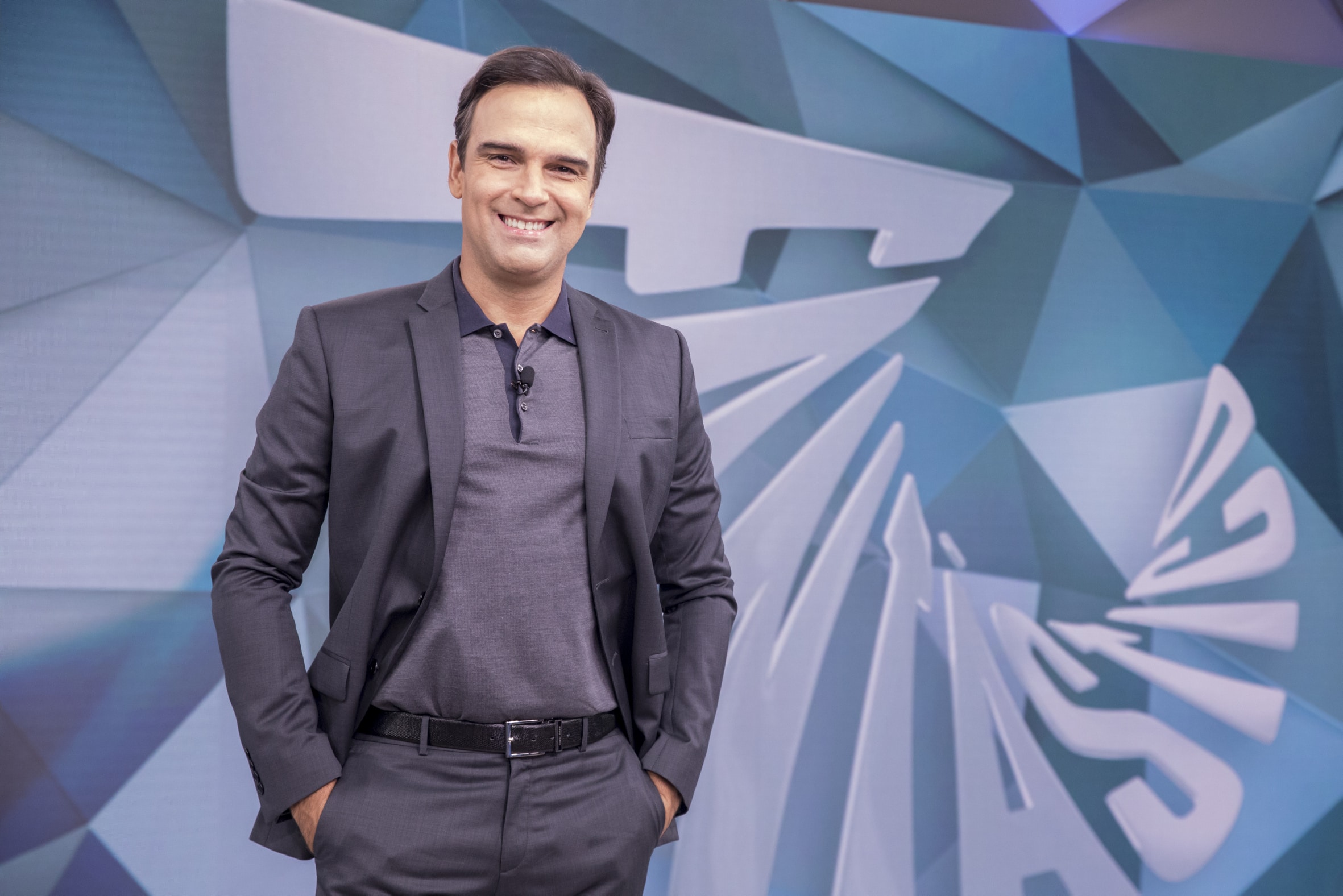 Globo anuncia Tadeu Schmidt como apresentador do Big Brother Brasil