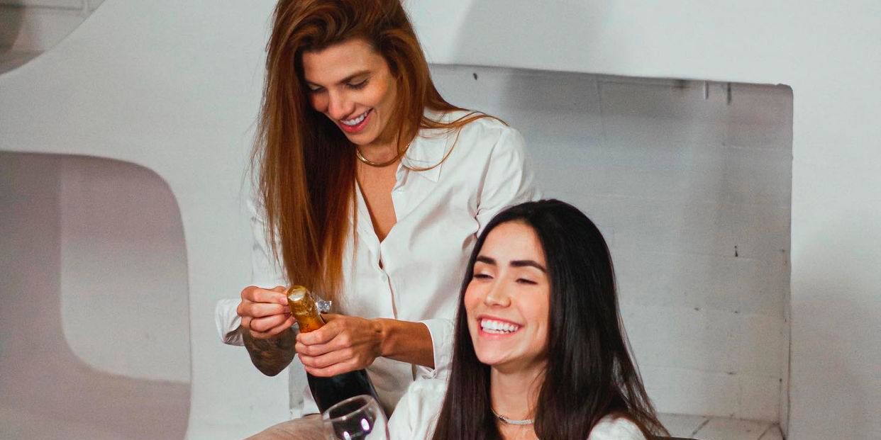 Maria Venture surpreende fãs e confirma namoro com Isadora IM