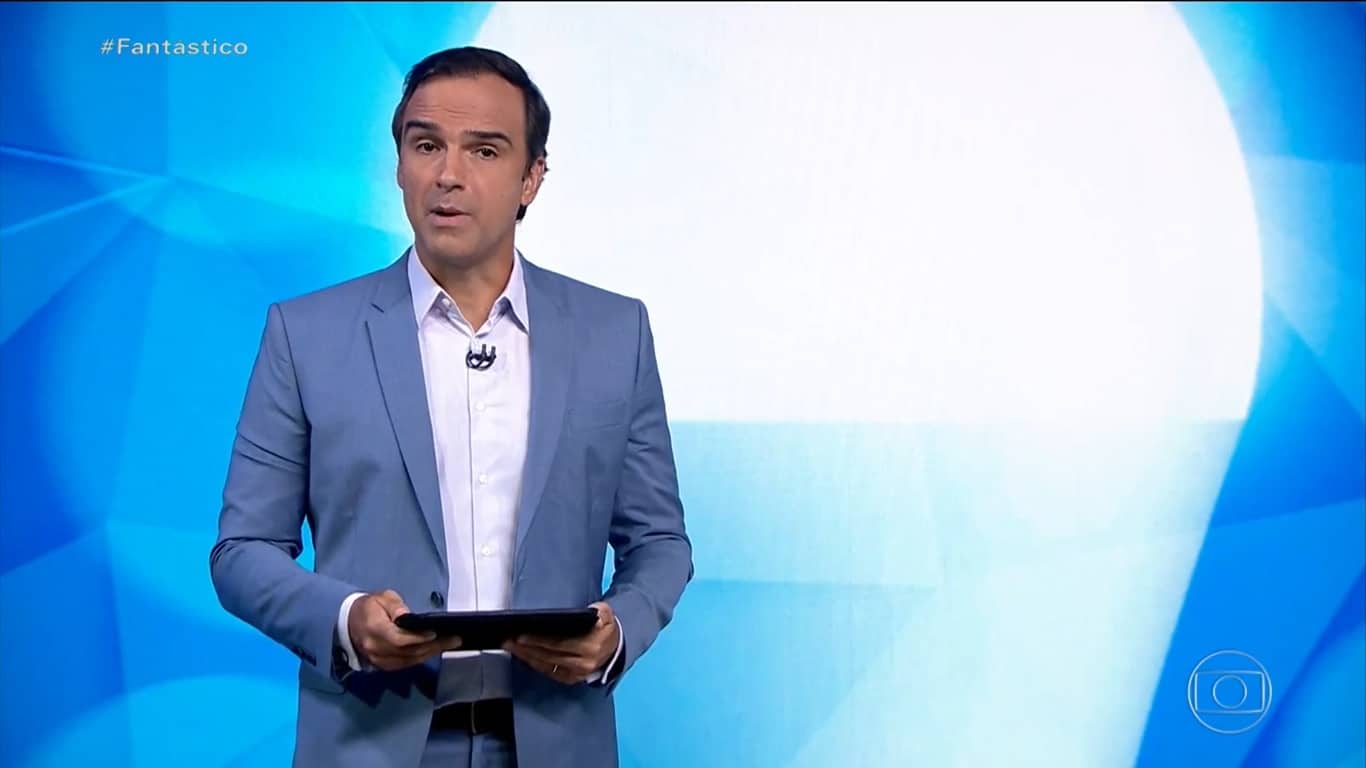Globo convida oficialmente Tadeu Schmidt para assumir comando do BBB