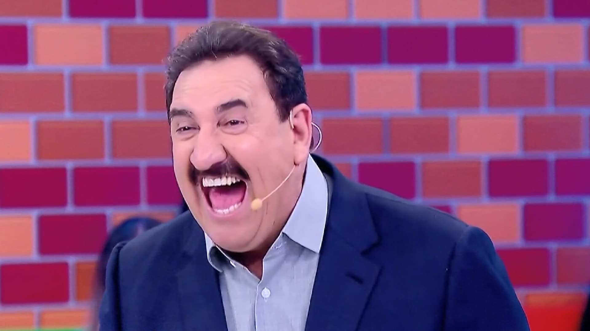 Ratinho dispara no ibope, deixa Globo desesperada e manda recado no ar