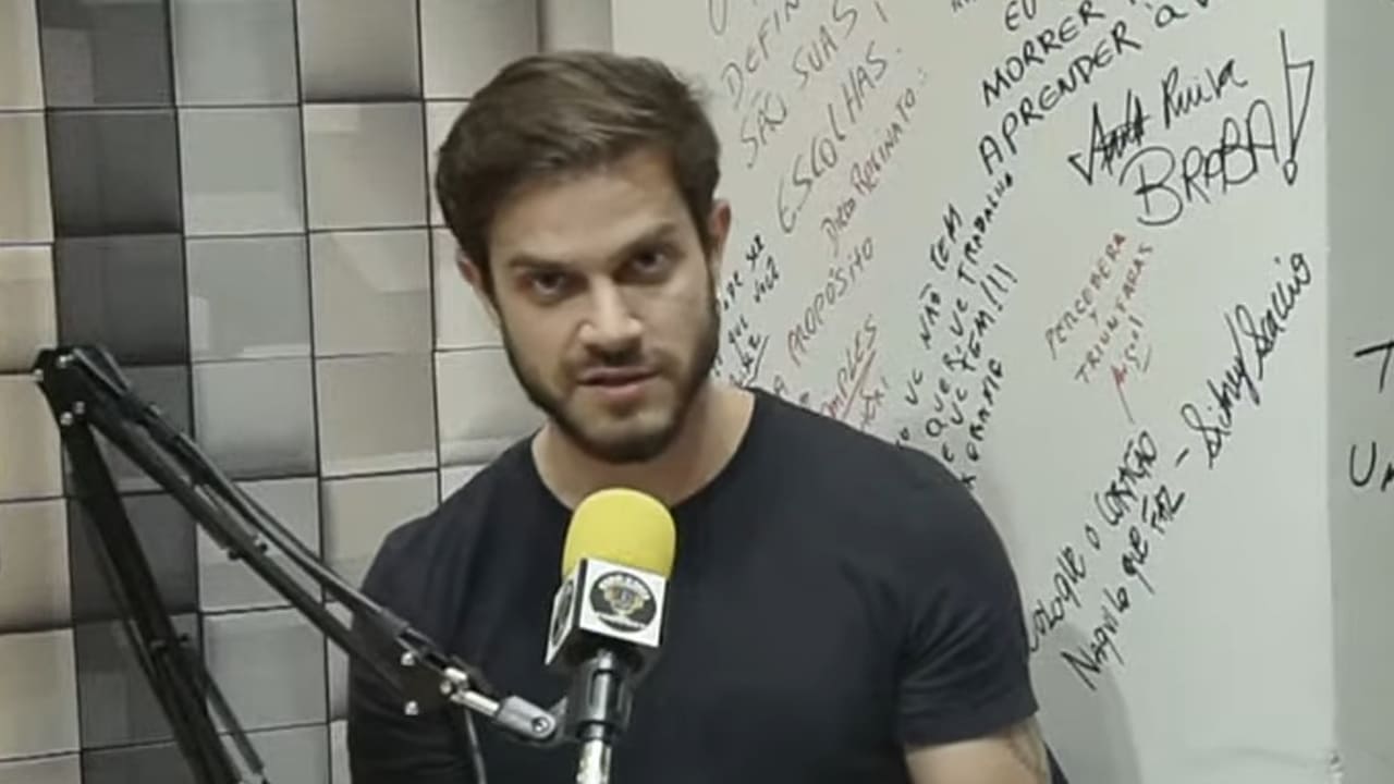 Namorado de Carla Diaz diz que sofreu preconceito por ser "loirinho"