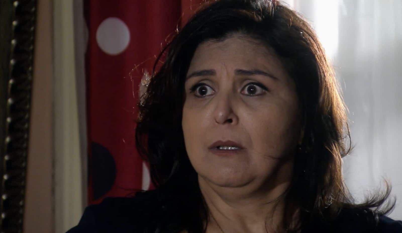 A Favorita: Donatela incorpora fantasma e assusta Cilene