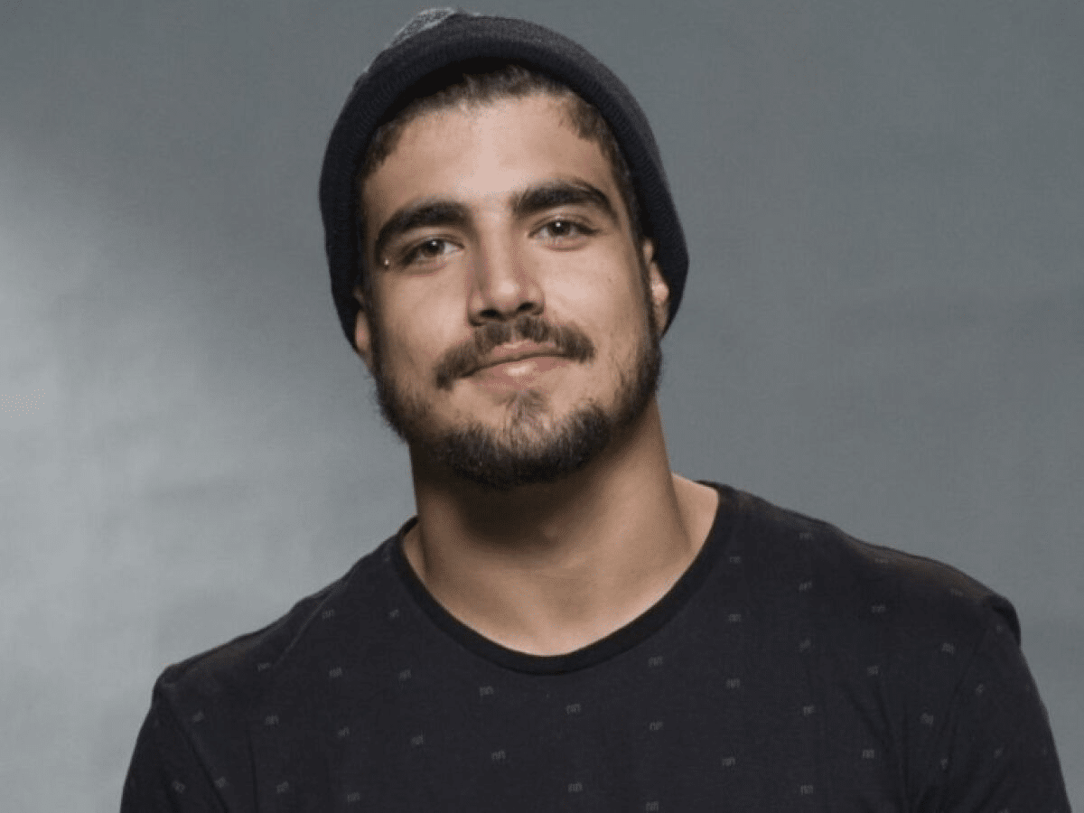 Caio Castro relembra polêmica de não pagar contas: "Eu acho graça"