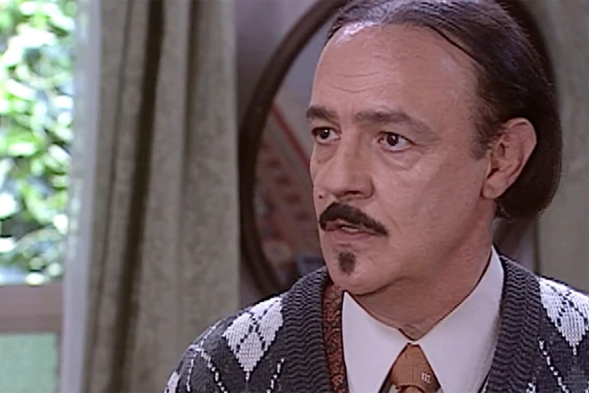 O Cravo e a Rosa: Corno? Cornélio vê Serafim cortejando Dalva