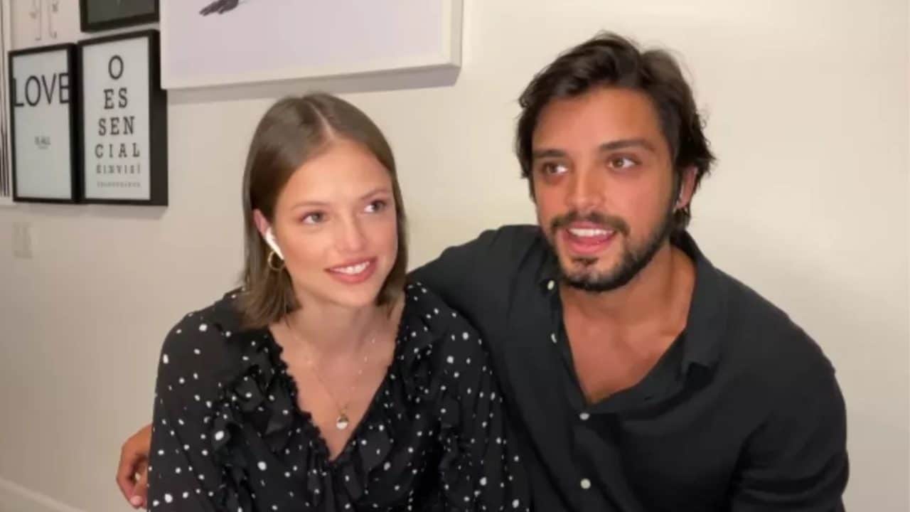 Rodrigo Simas fala de relacionamento com Agatha Moreira