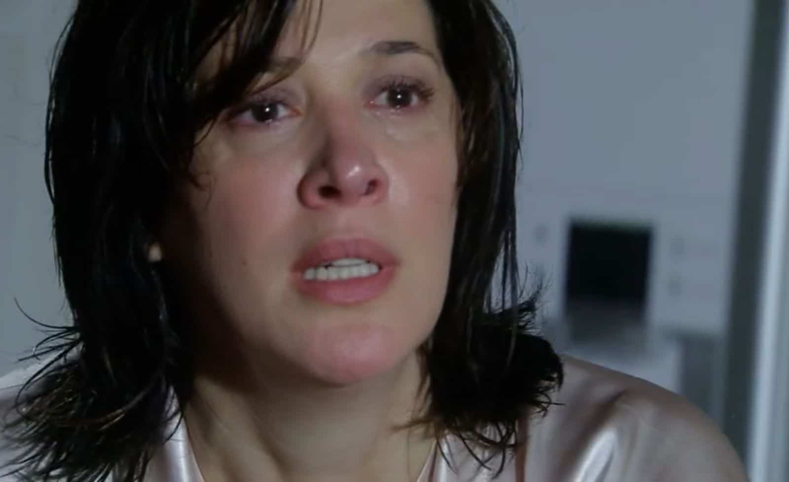 A Favorita: Flora manda Donatela para o céu e pede psicografia