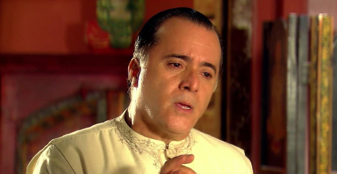 Caminho das Índias: Atitude de Camila emociona Opash