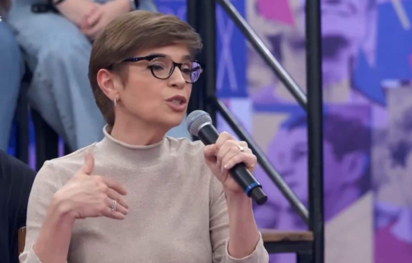 Renata Lo Prete destaca vantagem de não ser William Bonner