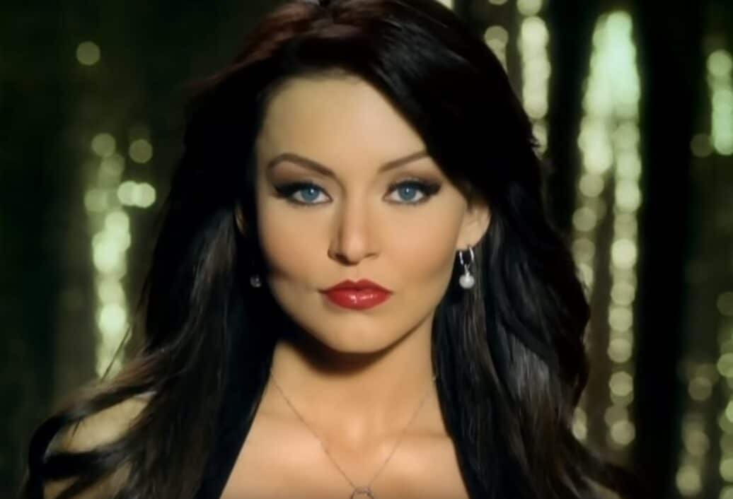 Estrela mexicana do SBT, Angelique Boyer elege melhor Natal