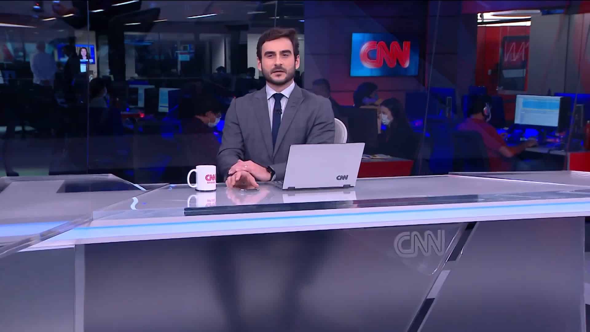 CNN Brasil demite o apresentador Evandro Cini e volta a fazer cortes