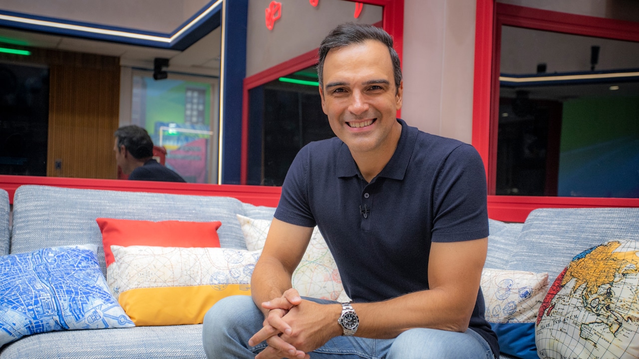 Tadeu Schmidt explica como ficou mais forte e musculoso para BBB23