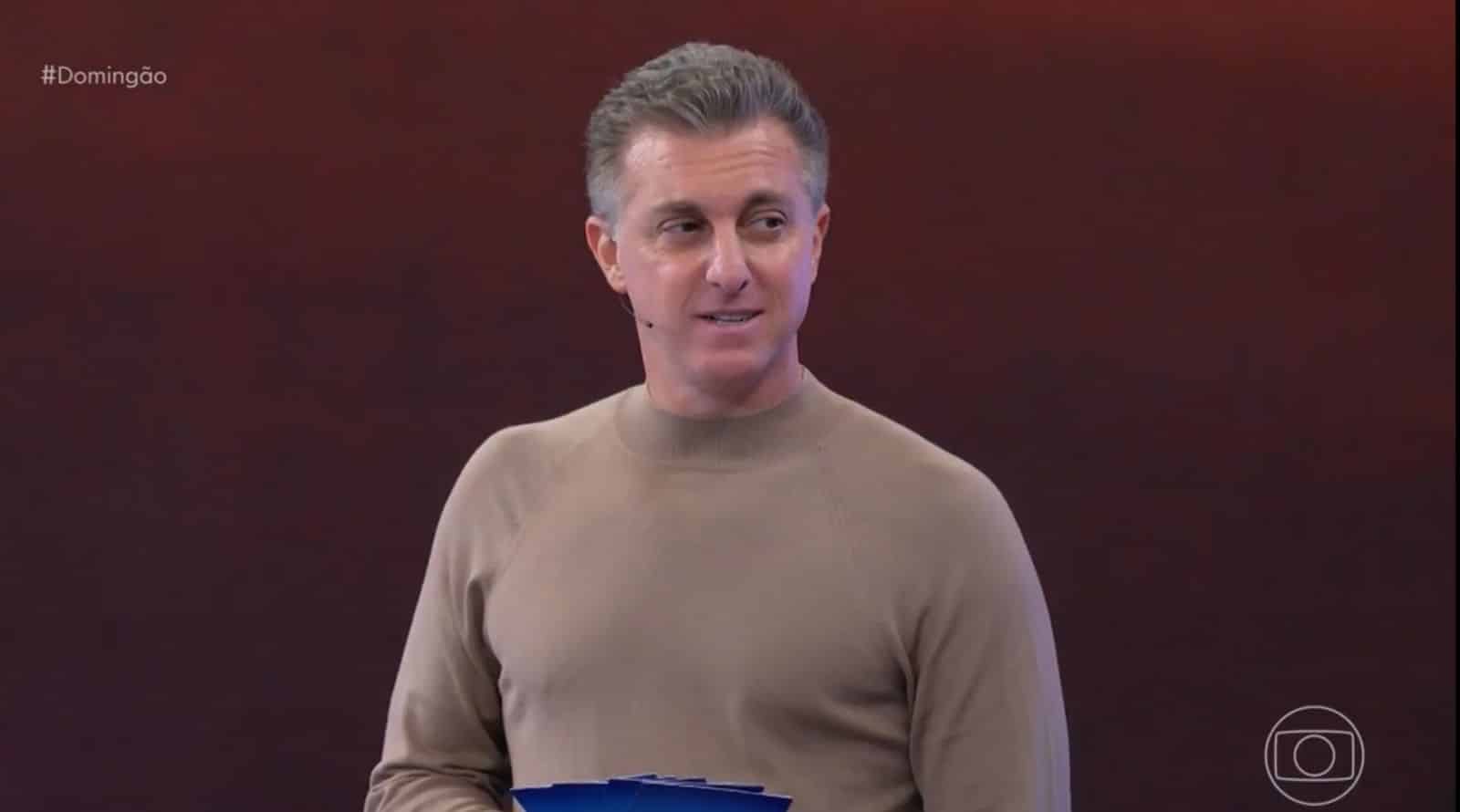 Luciano Huck perde a compostura com pergunta inusitada no Domingão