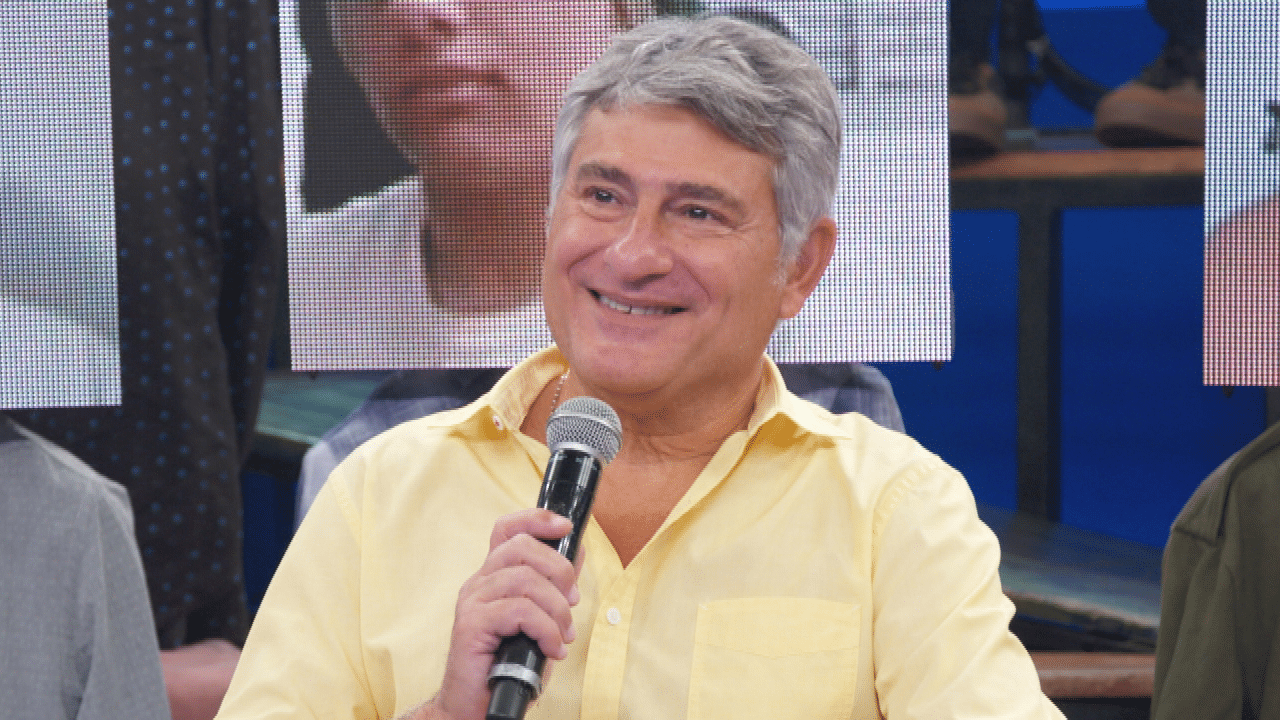 Cléber Machado faz primeira aparição na Record após demissão da Globo