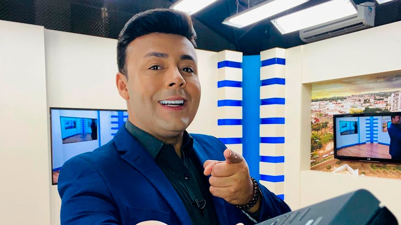 Apresentador condenado por agredir namorada é contratado por emissora