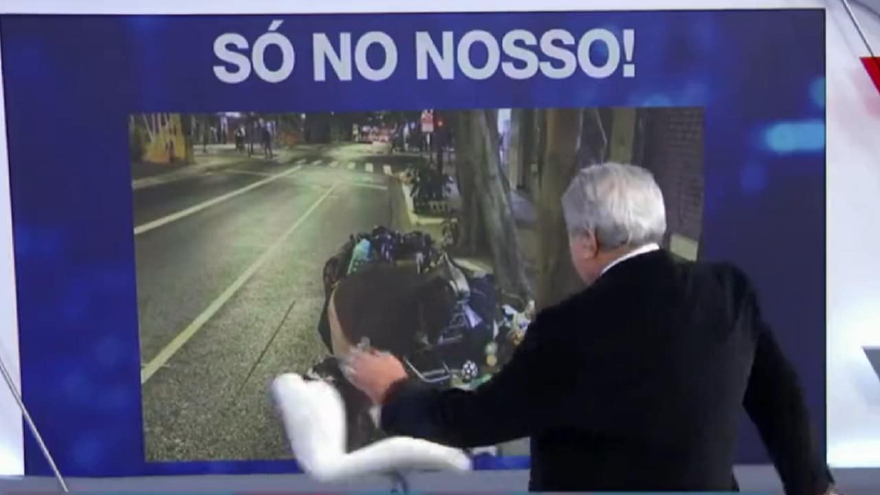 Datena surta em dia de fúria na Band e é flagrado chutando cadeira