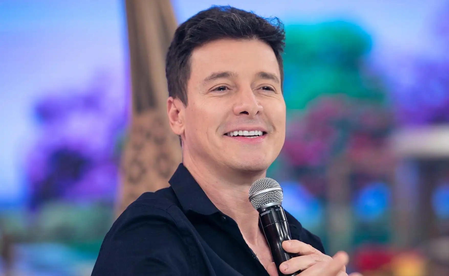 Rodrigo Faro rouba arma do SBT para conseguir levantar audiência no domingo