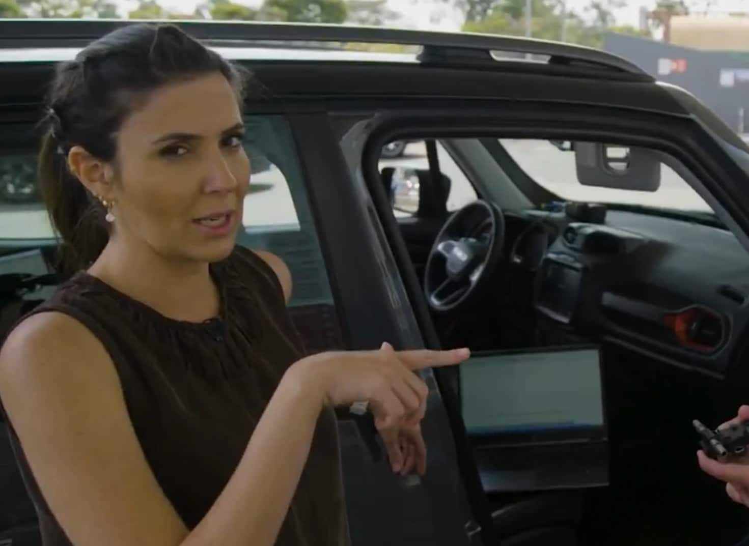 Apresentadora do Auto Esporte anuncia gravidez: "Deixamos na mão de Deus"