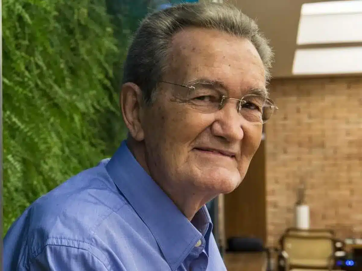 Globo faz série para homenagear Léo Batista e mostra lado B do apresentador