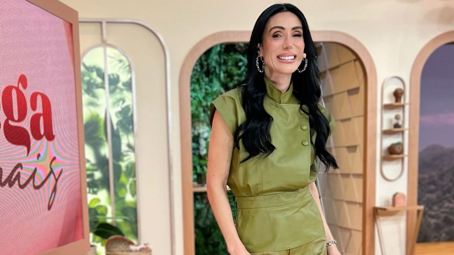 SBT decepa o Chega Mais e confirma telejornal matinal com Michelle Barros