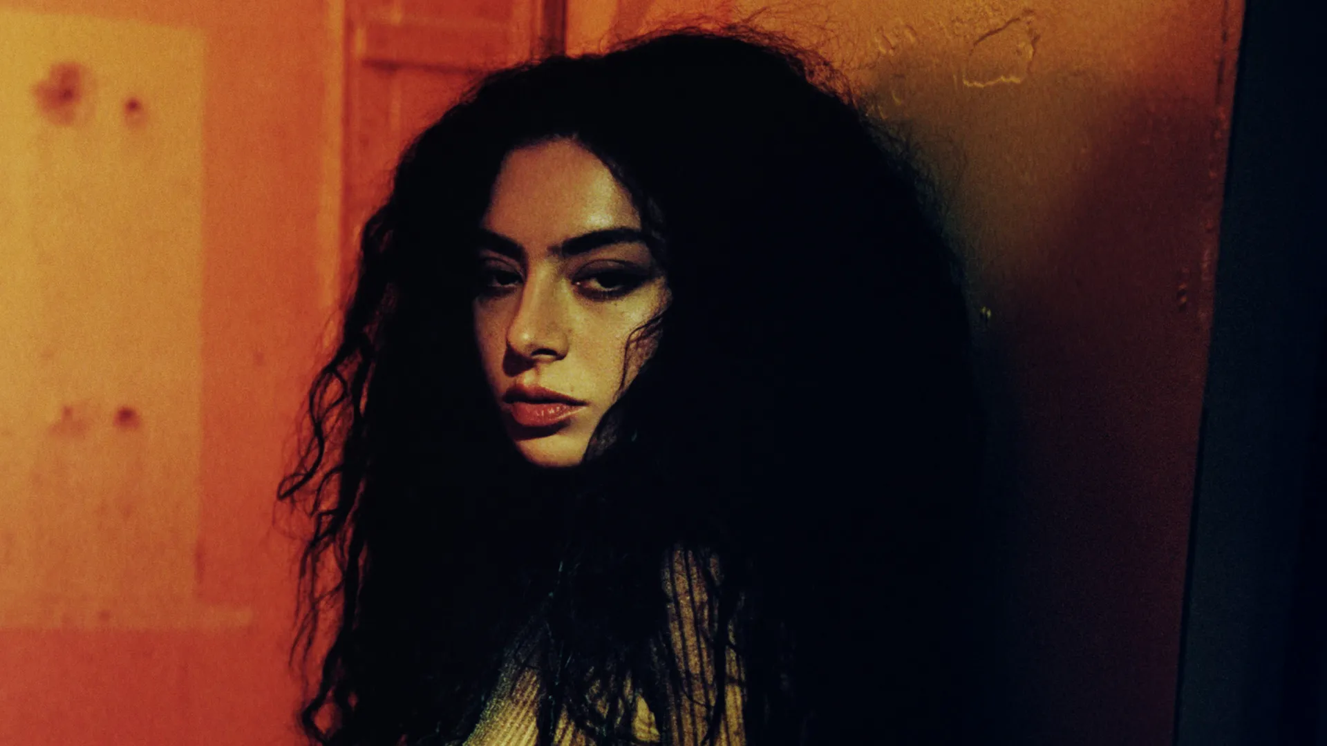 Depois de novo álbum, Charli XCX é escalada para o elenco de série do ...