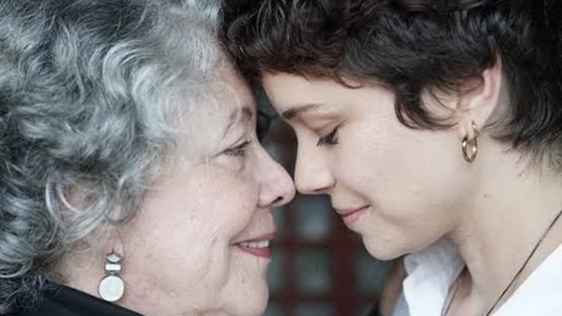 Leandra Leal revela internação de duas semanas da mãe, Ângela Leal