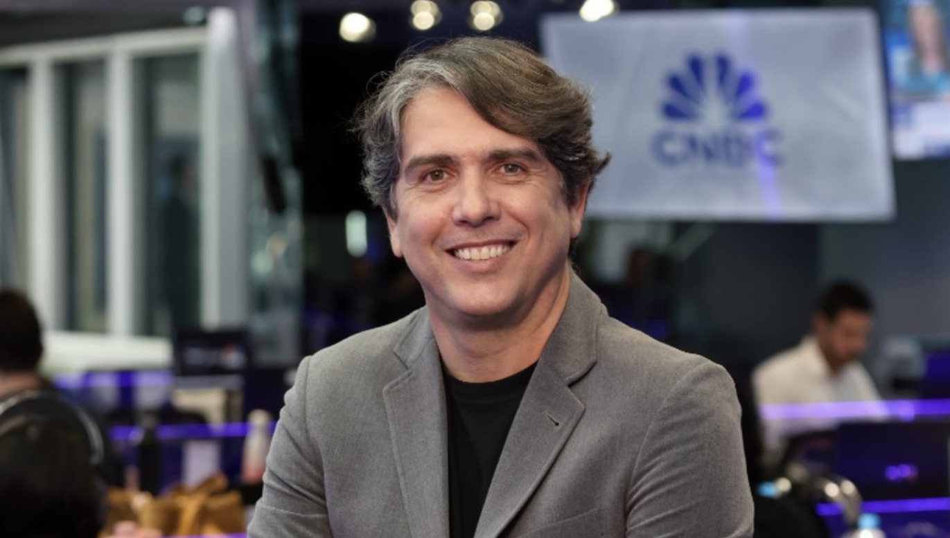 Times Brasil | CNBC faz mudanças na grade e fecha com Cacá Bueno