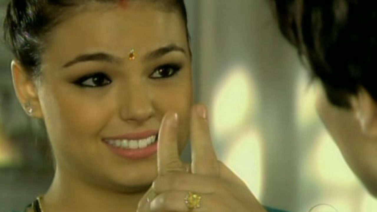 Caminho das Índias: Ravi e Camila têm primeira noite de amor