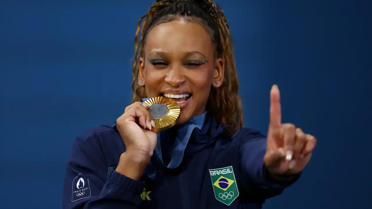 Maior medalhista olímpica do Brasil, Rebeca Andrade define prazo para aposentadoria