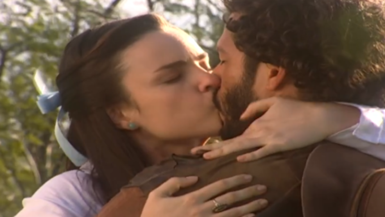 Cabocla: Tobias tenta curar a sua dor de cotovelo com Mariquinha